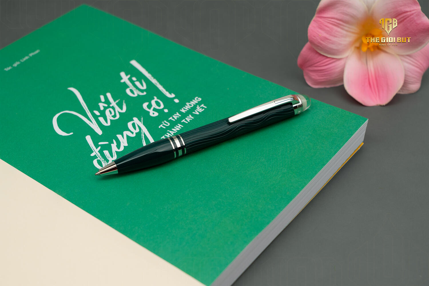 Montblanc-Starwalker-PolarGreen-Precious-Resin-Ballpoint-Pen-Mb132904-5.jpg